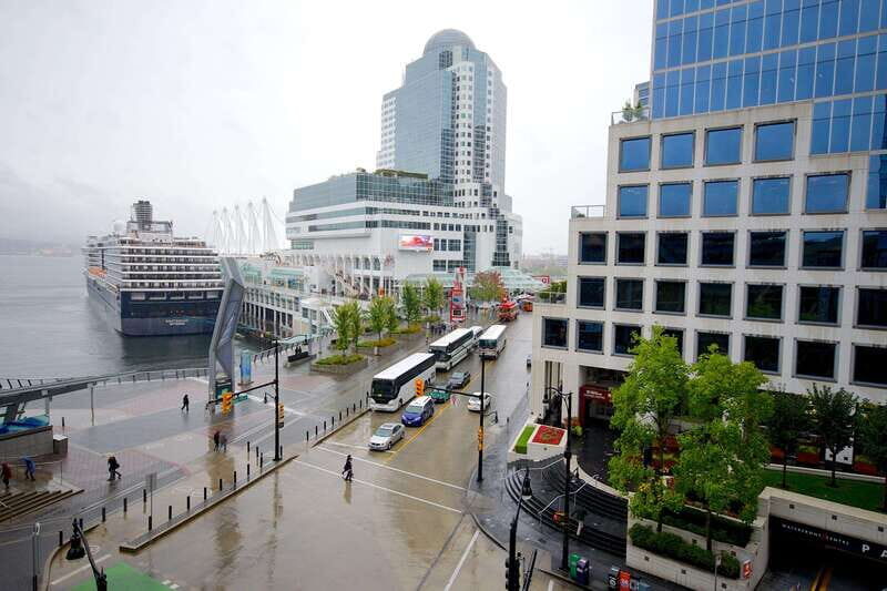 Vancouver: City + Lookout Tour & Option to Add YVR Drop-Off - The Guide and Group Dynamics
