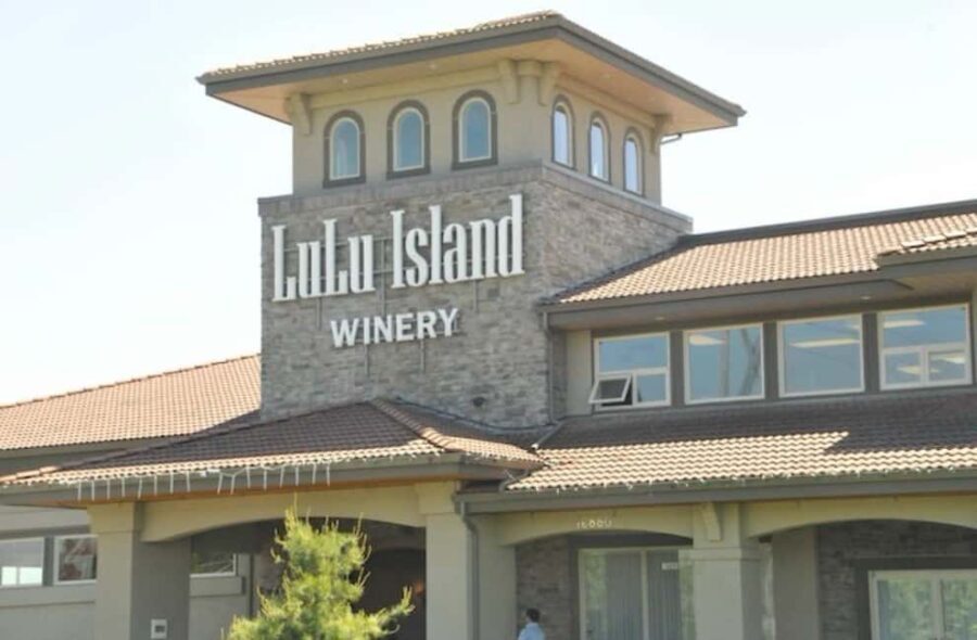 Vancouver Hidden Gems: Winery Tasting & Temple Visit - Who Will Love This Tour?