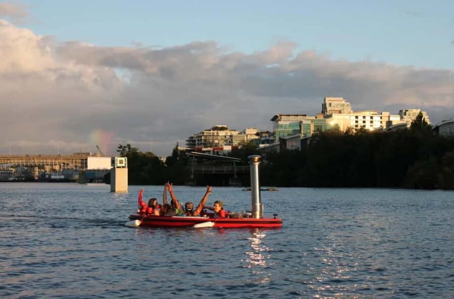 Victoria: Private Hot Tub Boat Rental - The Meeting Point and Logistics