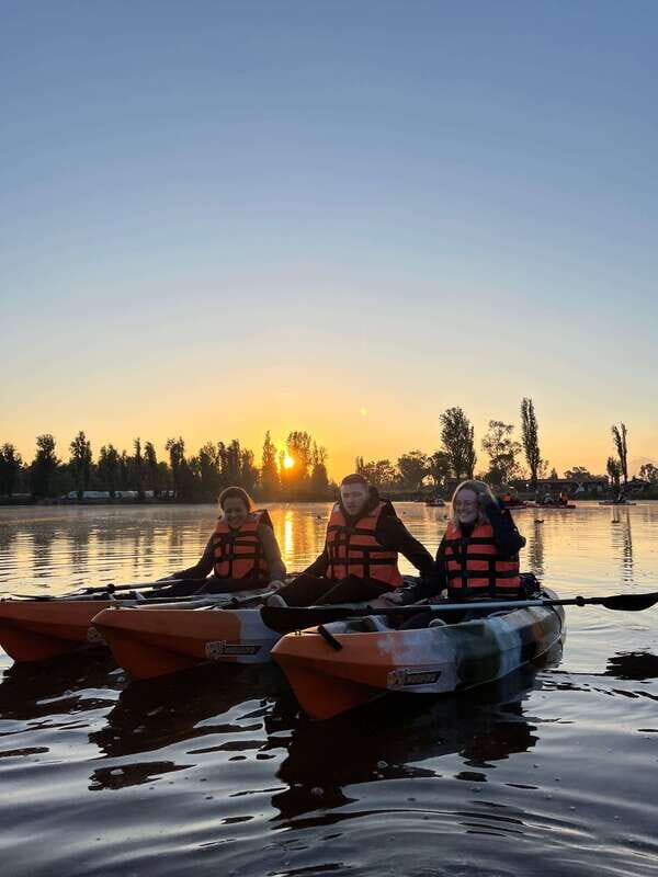 Xochimilco: amanecer en kayak Ciudad de México - The Historical Significance of Xochimilcos Canals