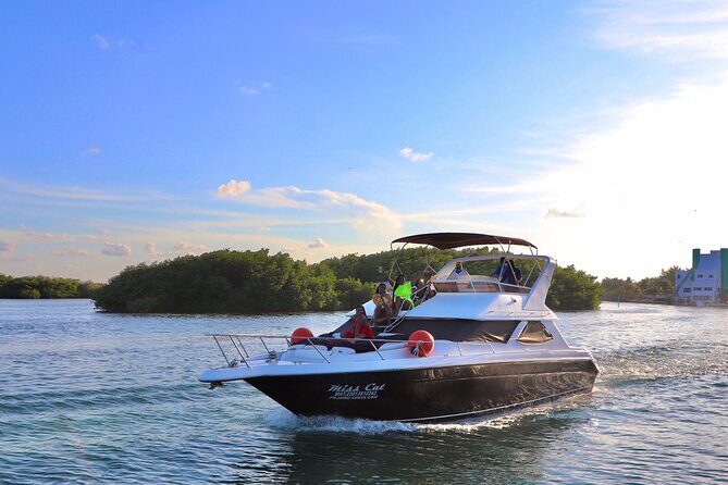 Yacht 48ft Rental in Cancun for up to 15 people - What Makes This Yacht Stand Out?