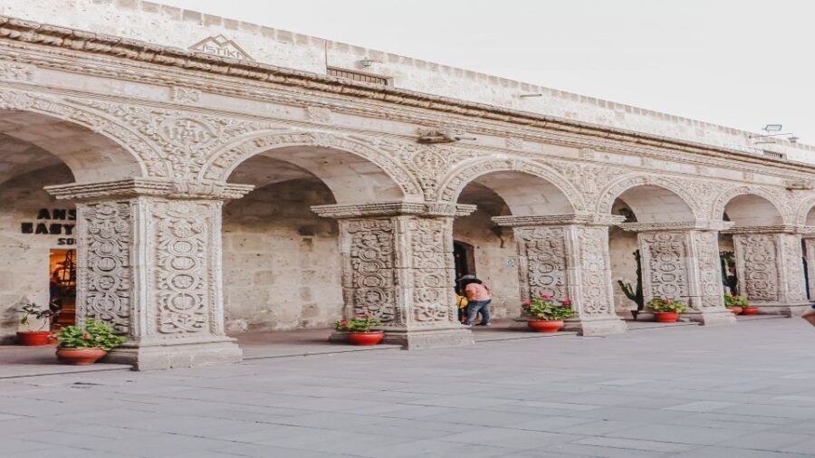 Arequipa: Walking Tour and Santa Catalina Monastery - Exploring Colonial Streets and Historic Tambo Buildings