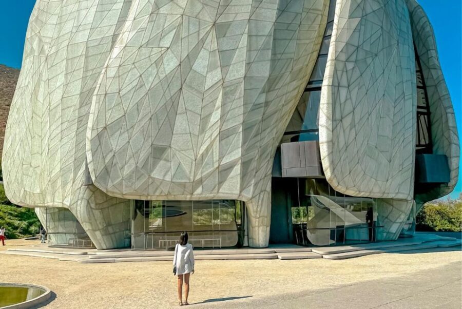 Bahá'i Temple and Cousiño Macul Vineyard - What You Can Expect at Each Stop