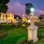 Bohemian tour of Barranco with dinner - Dinner and Folkloric Show: The Perfect End to the Evening
