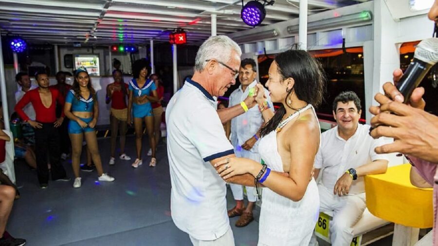 Cartagena: Buffet & party night,cocktails sailing in the bay - Why This Tour Offers Great Value