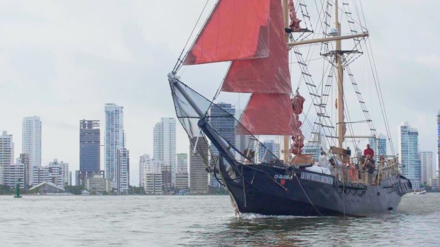 Cartagena, CO: Sunset Skyline Pirate Boat Tour with Drinks - What Makes this Tour Stand Out