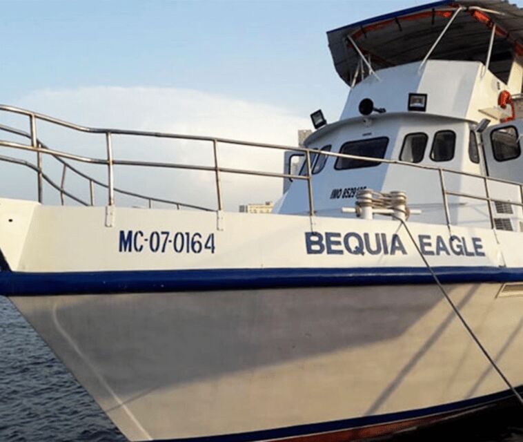 Cartagena: Dinner on a boat while you sail through the Bay - The Sum Up