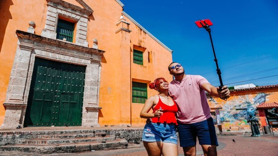 Cartagena: Guided Selfie and Walking Tour with Beer Tasting - Detailed Breakdown of the Itinerary