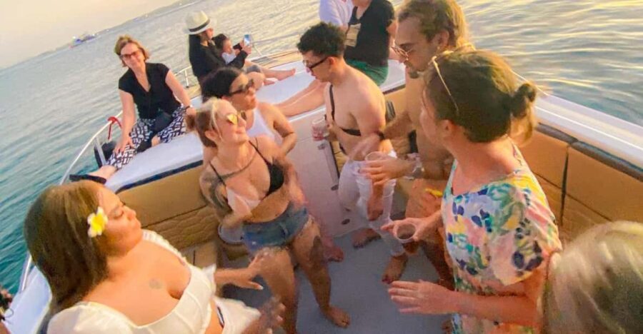 Cartagena: Sunset in boat in the bay with music and liquor - What Does This Tour Offer?