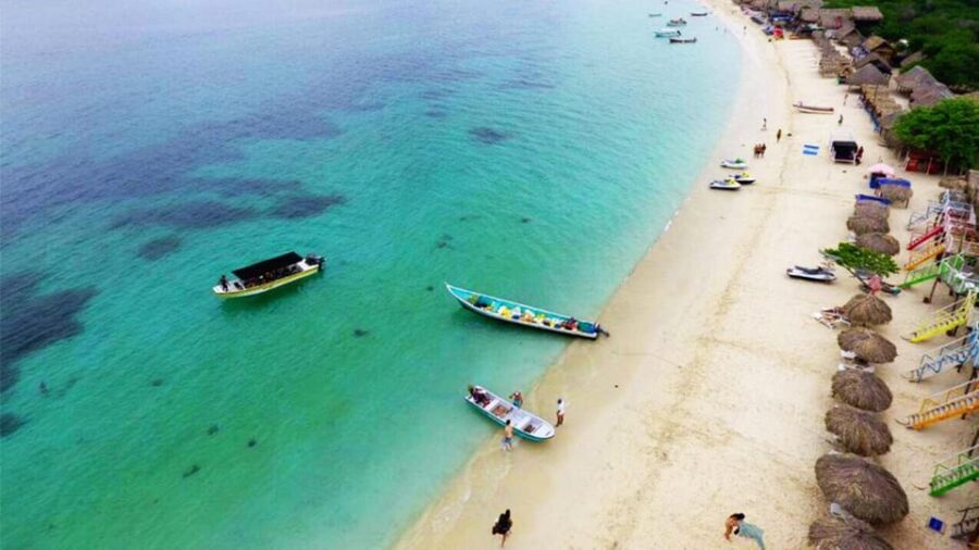 Cartagena: Tour tradicional Playa blanca barú por bus - The Experience in Detail