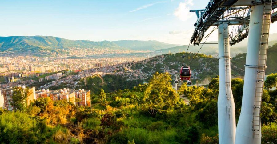 Comuna 13 and Downtown Medellín City Tour - Breaking Down the Itinerary