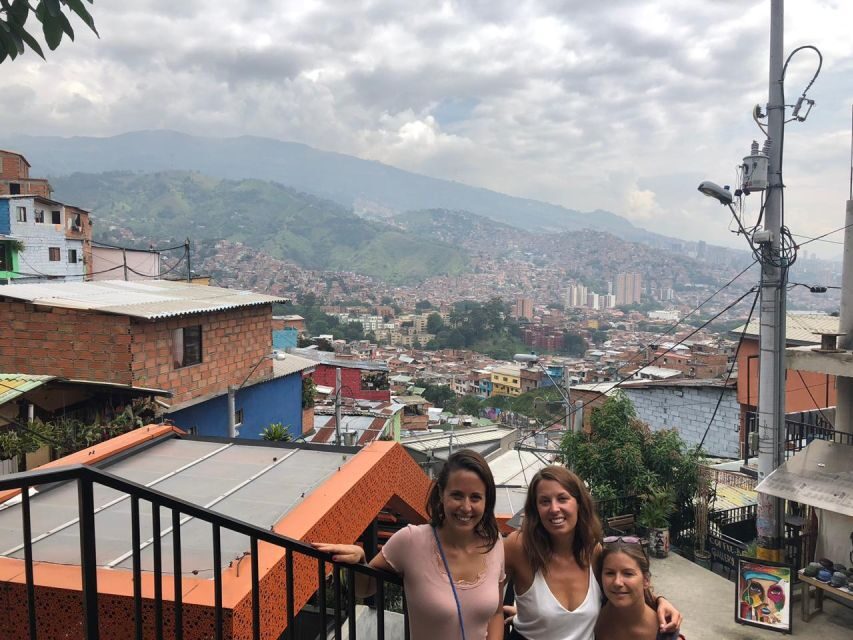 Comuna 13 Neighborhood & Street Art Private Tour - Exploring the Itinerary in Detail