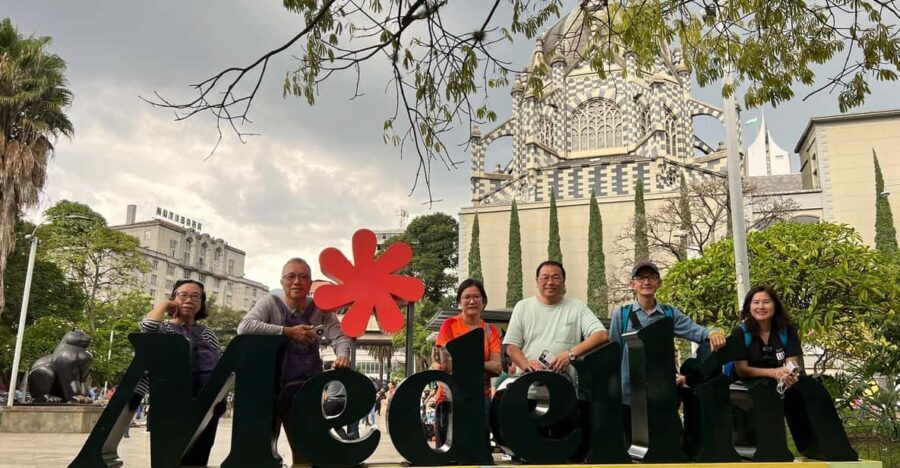 Downtown shopping and art galleries/museum - A Deep Dive into the Tour Experience