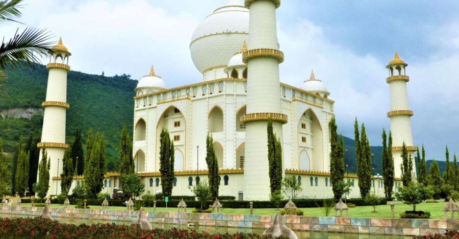 From Bogotá: Jaime Duque Park and Salt Cathedral with Lunch - What We Think