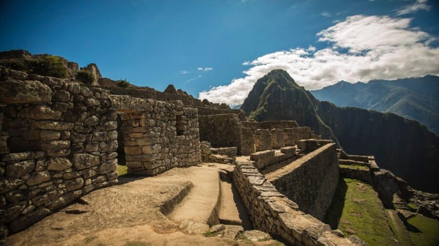From Cusco: Machu Picchu Day Tour from/to Ollantaytambo - Guided Tour: Unlocking the Secrets of the Lost City
