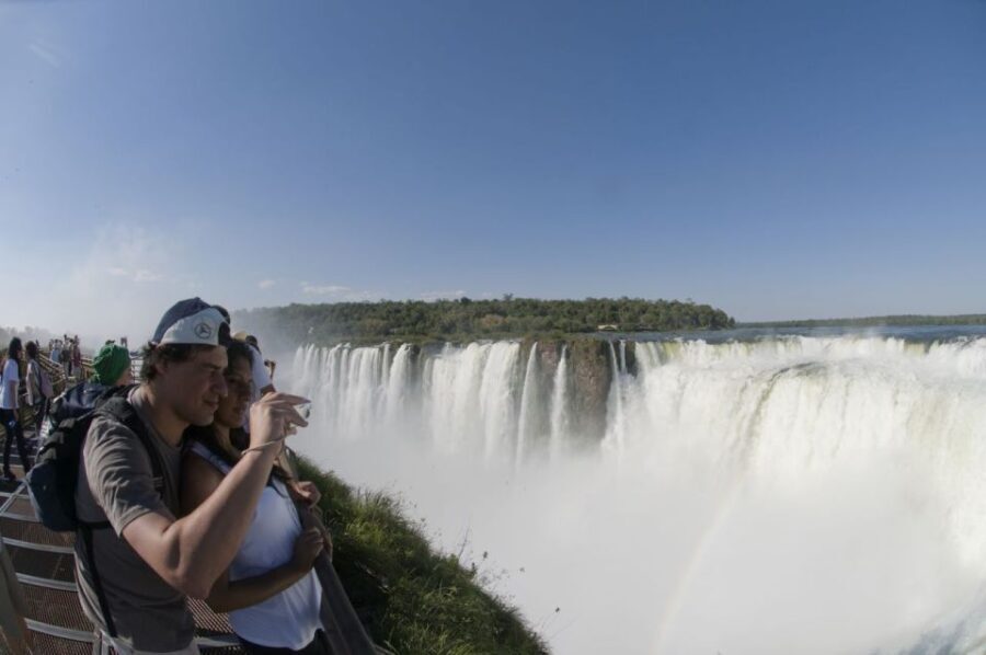 From Foz do Iguaçu: Argentinean Falls Tour with Pickup - The Benefits of Guided Tours