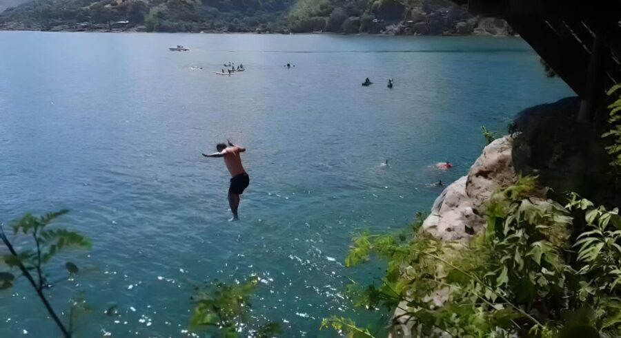 From Guatemala City Lake Atitlán in one day - Exploring San Pedro La Laguna