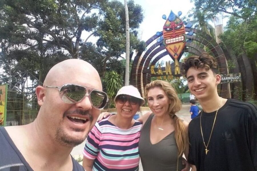 From Medellín: Pablo Escobars Hacienda Nápoles Private Tour - Exploring Hacienda Nápoles: The Estate and Museum