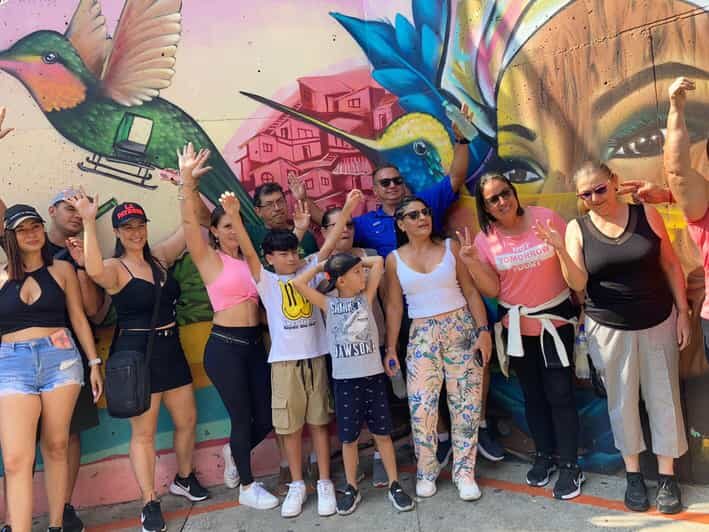 Graffiti Tour comuna 13 Medellin - What You’ll Experience on the Tour