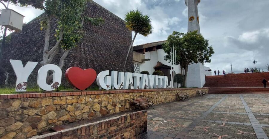 Guatavita Lagoon + Casa loca + Pueblo+ Salt Cathedral - What Does the Tour Offer in Terms of Value?