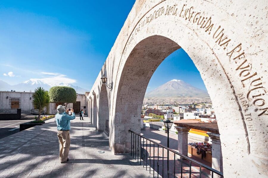 Guided tour of Arequipa and the Santa Catalina monastery. - Analyzing the Value