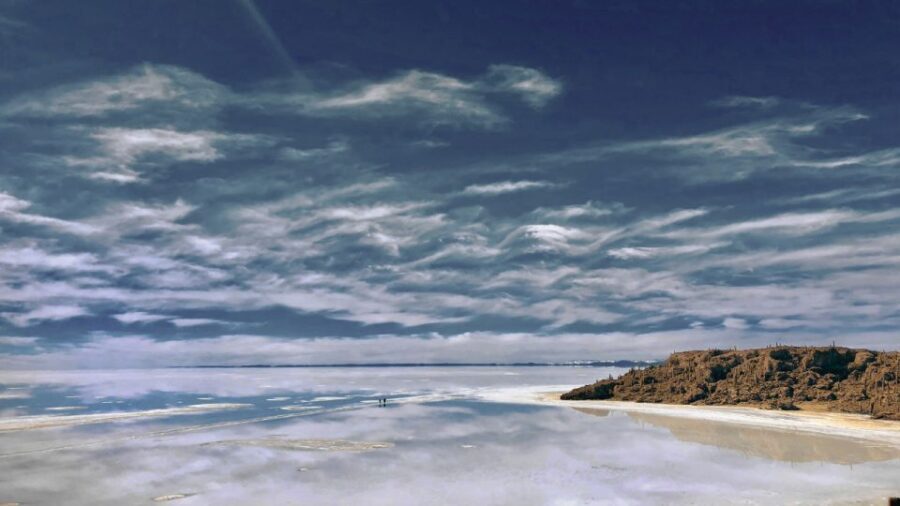 La Paz: 1-Day Uyuni Salt Flats Tour by Flight with hotel - What Makes This Tour Stand Out?