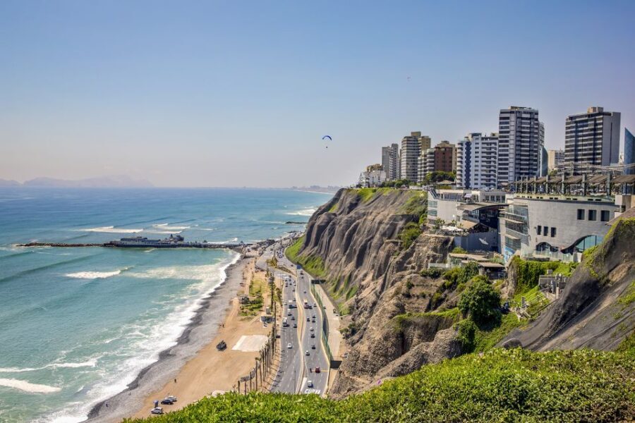 Lima: Barranco and Pachacamac Ruins Guided Tour - Traveling through Chorrillos: The Fishing Village