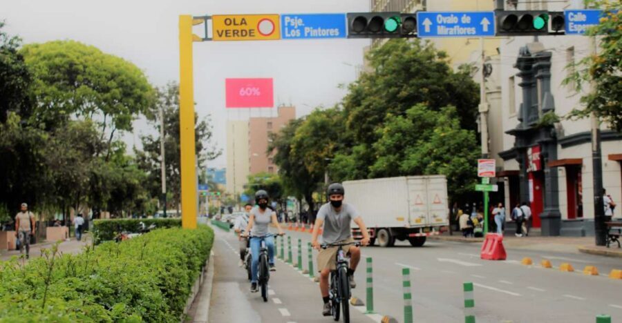Lima: City biking - Exploring El Olivar de San Isidro