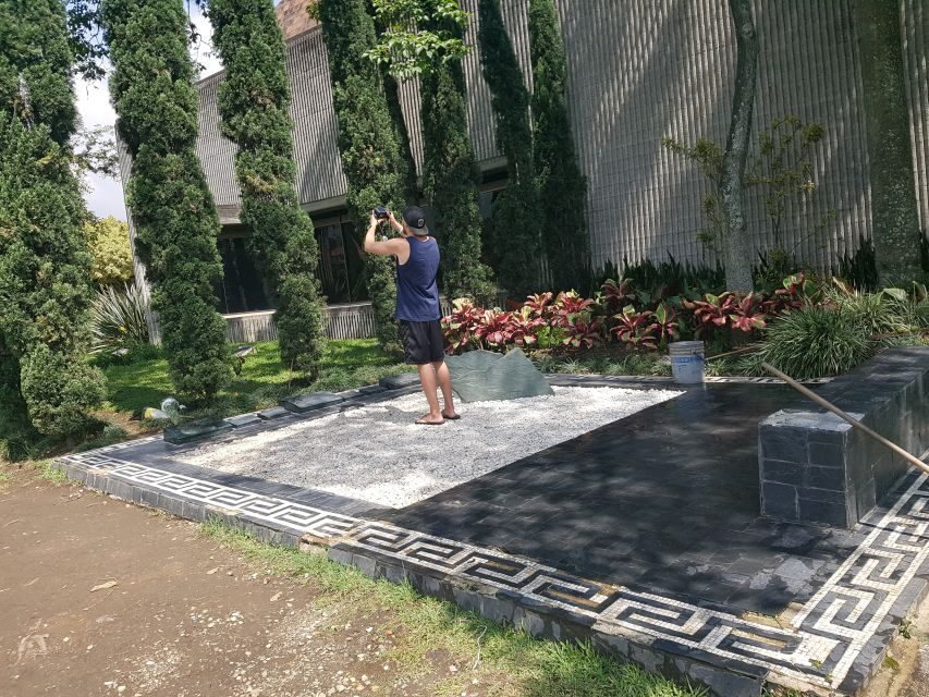 Medellín: Pablo Escobar Jail Private Tour - Exploring the Itinerary: What You’ll Actually See and Learn