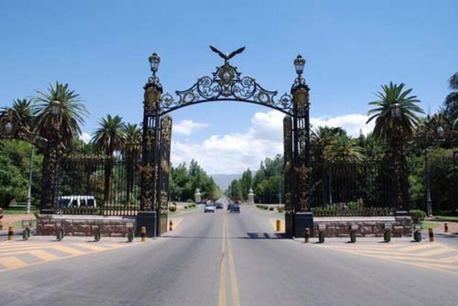 Mendoza: Half-Day Sightseeing City Tour - What Makes This Tour Stand Out