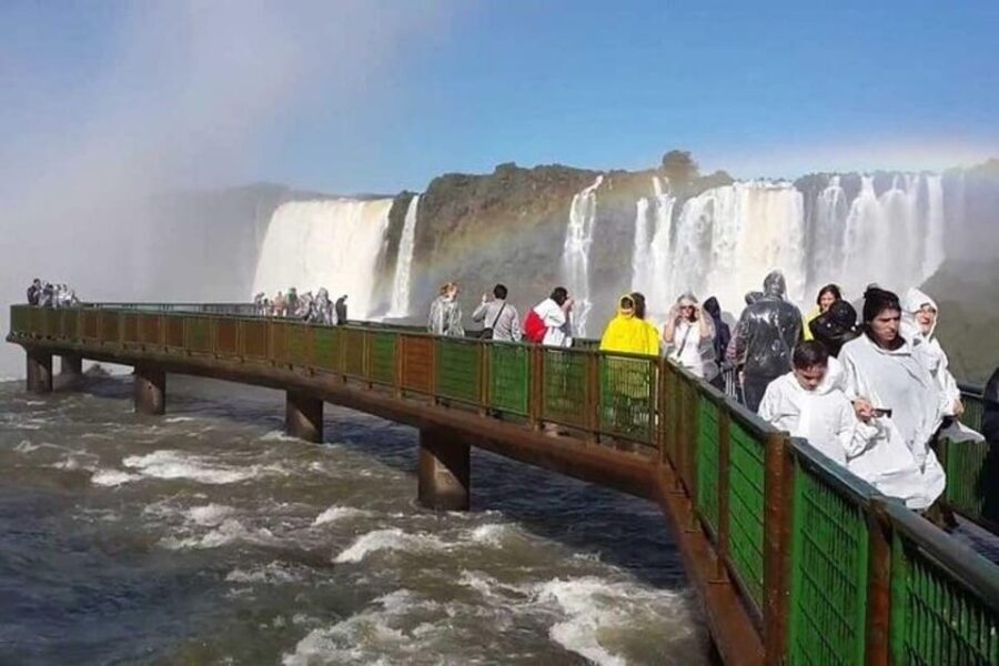 Puerto Iguazú: Tour to Brazilian Iguazú Falls with Bird Park - Transportation, Timing, and Group Dynamics