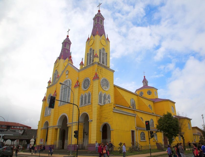Puerto Varas: FullDay Chiloe Island Tour Castro and dalcahue - Authentic Experiences and Cultural Highlights
