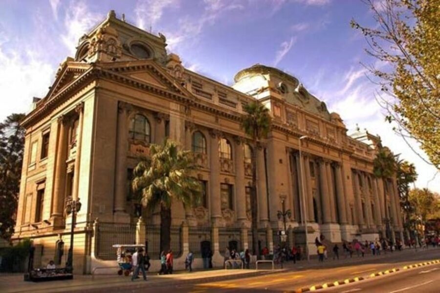 Santiago : Highlights Walking Tour With A Guide - Key Points