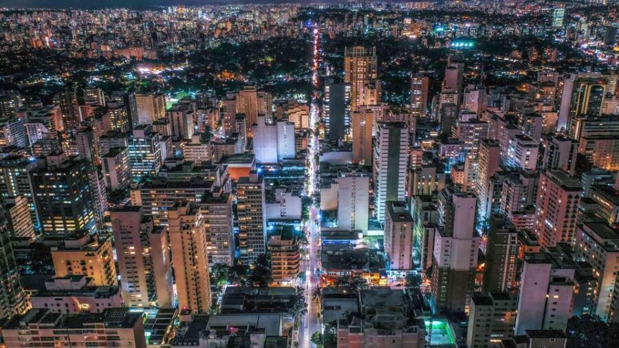 São Paulo: Nightlife Extravaganza Tour with Rooftop Bars - Transportation, Guide, and Group Size