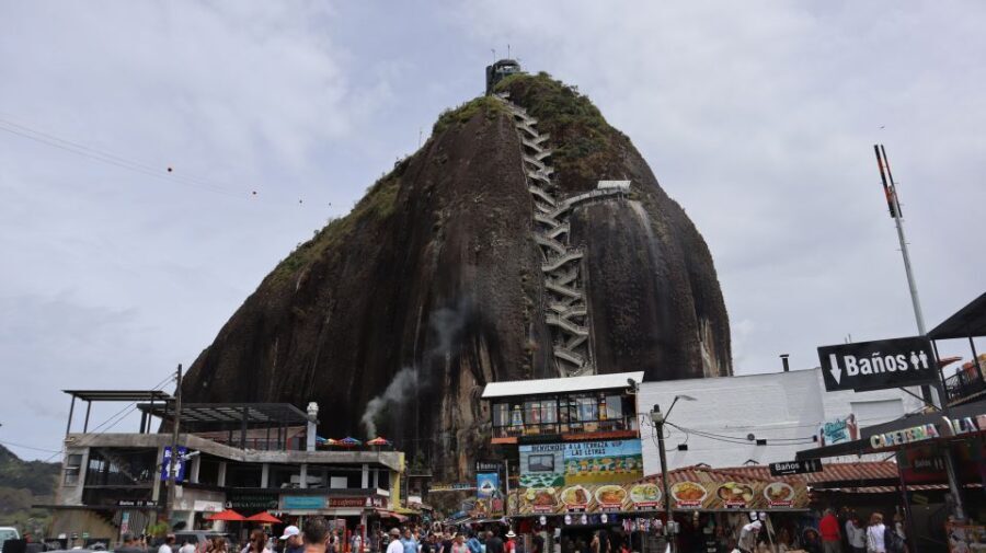 Tour Guatapé: luxury yacht to the stone of Peñol. - What to Expect: A Step-by-Step Breakdown