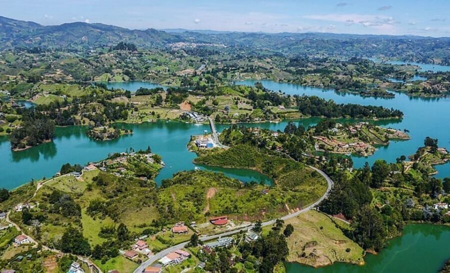 Tour Guatapé - Piedra del Peñol with departure from Medellín - Practical Details and Value
