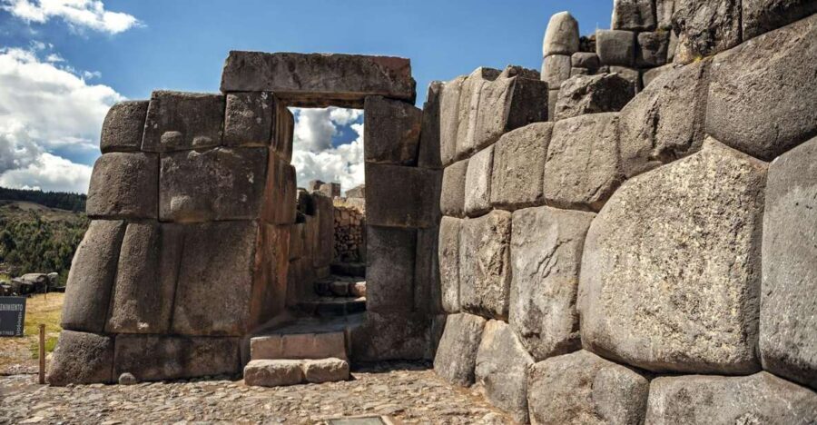 Tour of the most important points in the city of Cusco. - Deep Dive Into the Sites