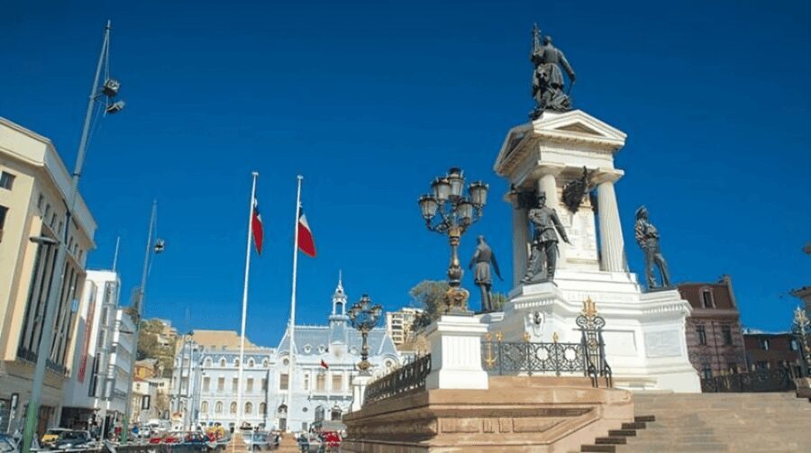 Valparaiso : Must-See Sites Walking Tour With A Guide - Authentic Insights from Past Travelers