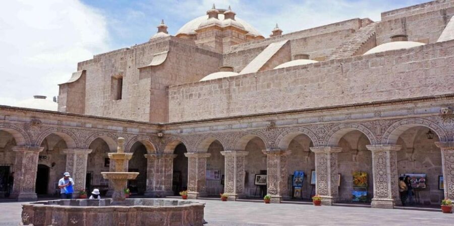 Walking tour through the Historic Center of Arequipa - Enjoying Volcano Views and Historic Neighborhoods