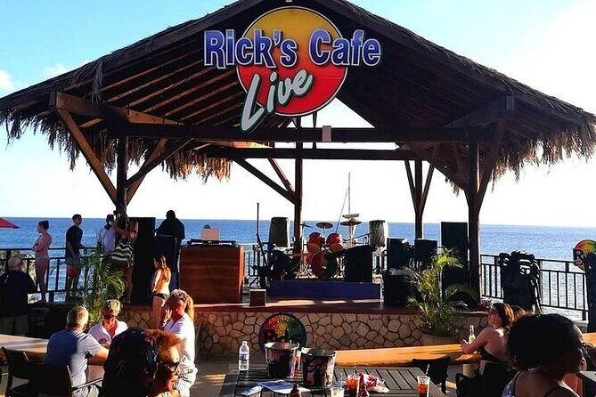 3 to 5 Hour Private Herbal Tour Shopping and Dinner at Ricks Cafe - What to Expect from Each Stop