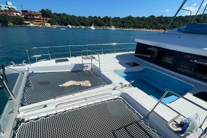 Amber Cove & Taino Bay: Private Catamaran with Jacuzzi and Lunch - The Itinerary in Detail