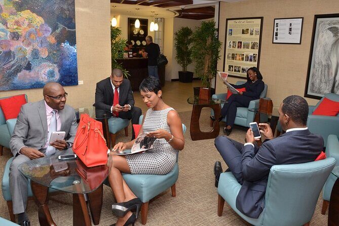 Club Kingston VIP Lounge & Fast Track with Private Roundtrip Airport Transfer - Analyzing the Cost and Experience