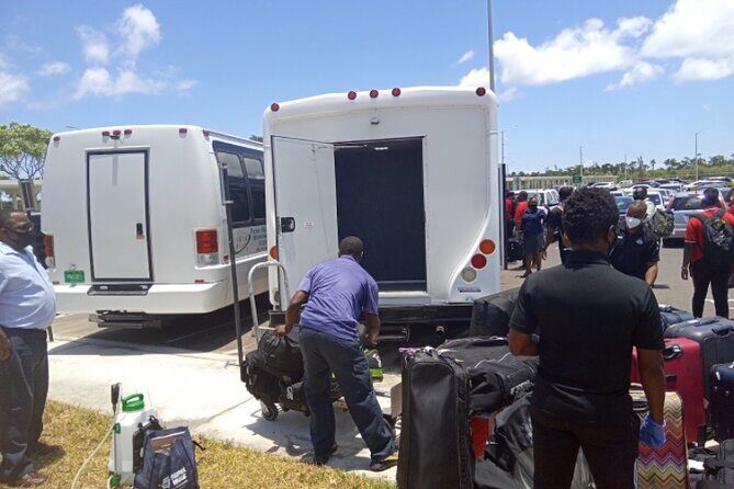 Coaches shuttle groups with luggages tag along - What to Expect from Your Luggage-Tagged Shuttle