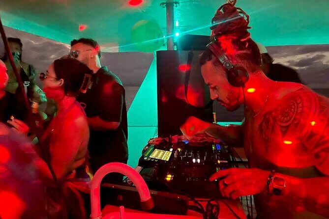 Drinks Inclusive Boat Cruise in the Cayman Islands with a live DJ - Why This Experience Stands Out