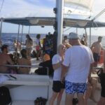 Enjoy an unforgettable catamaran ride with your children. - Practical considerations: What to keep in mind