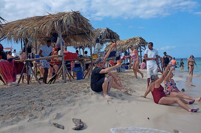 Experience Cayo Arena with Snorkeling and Lunch Buffet - Overview of the Experience