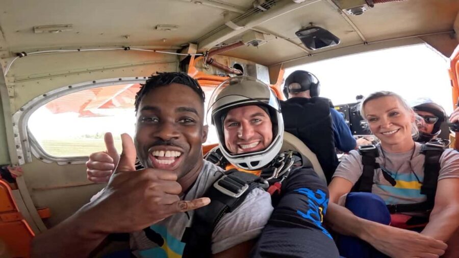 Freeport: Skydiving over the Bahamas - Who Should Consider This Experience?