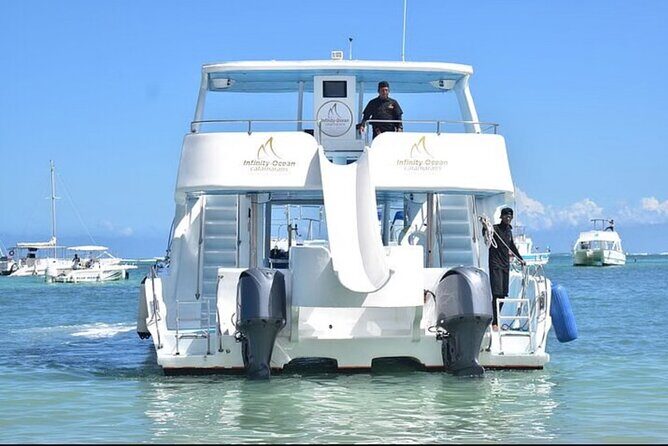Hip Hop adult only Party Boat with Unlimited drinks& sand-bar - Food and Drinks