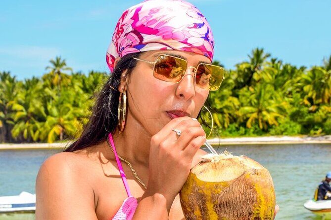 Hip Hop Beat and Live Dj Adults Only Party Boat and Free drinks - Who Is This Tour Best For?