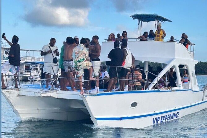 Hip-Hop Party Boat with Dj Live Adults Only and Unlimited Drinks - A Well-Balanced Experience with Room for Improvement